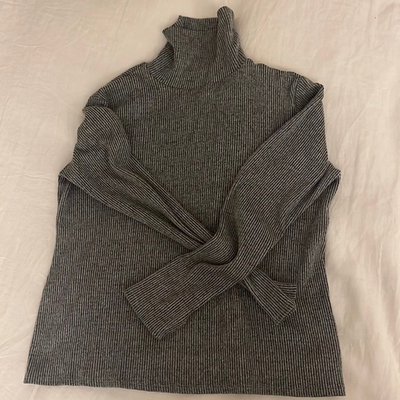 Generation Love | Tops | Generation Love Cozy Turtleneck | Poshmark